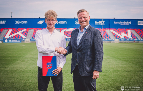 Nikodem Kitowski z kontraktem - Raków Częstochowa - oficjalna strona