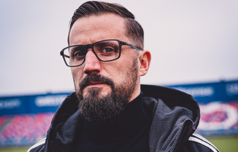 WYWIAD | Pierwsza rozmowa z trenerem Łukaszem Tomczykiem - Raków ...